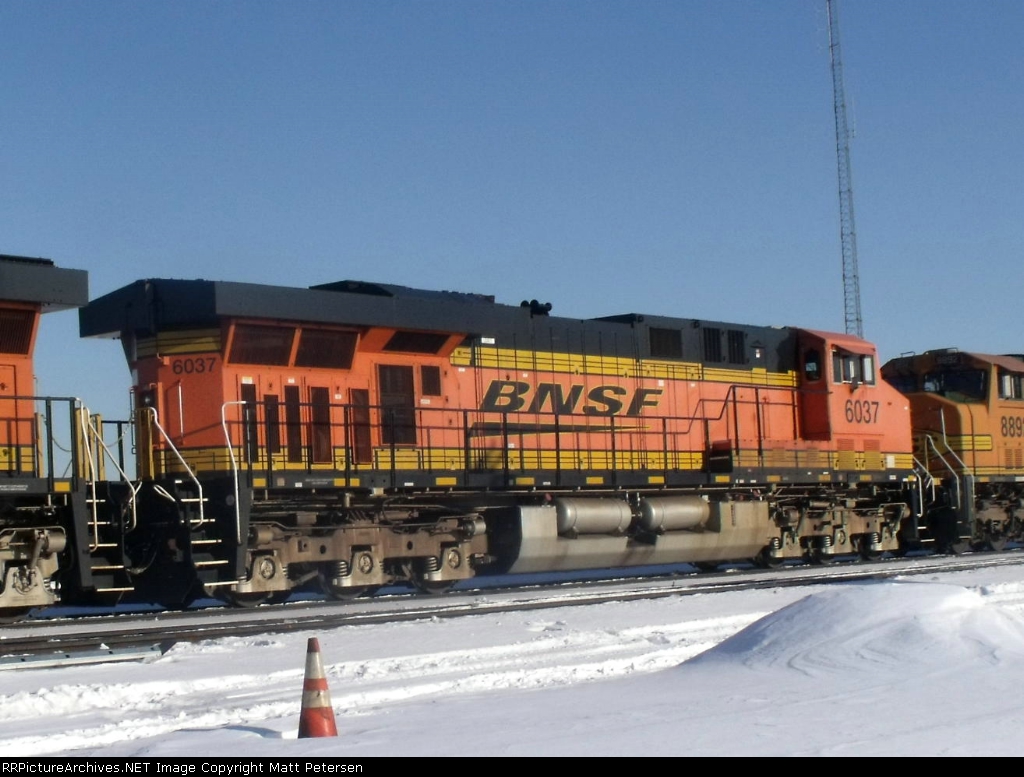 BNSF 6037
